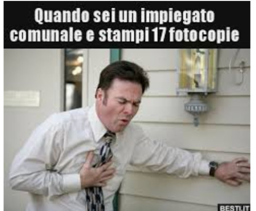 Tipica giornata di lavoro di un impiegato statale - Facciabuco.com